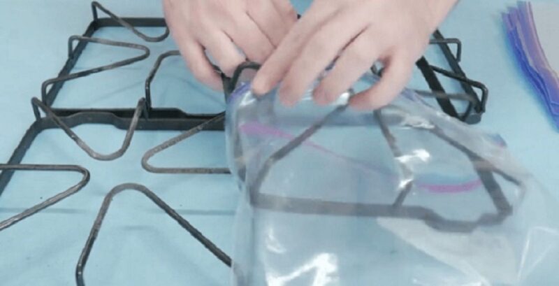 How to CLEAN the GRILLS on a stove! - sharingideas.me